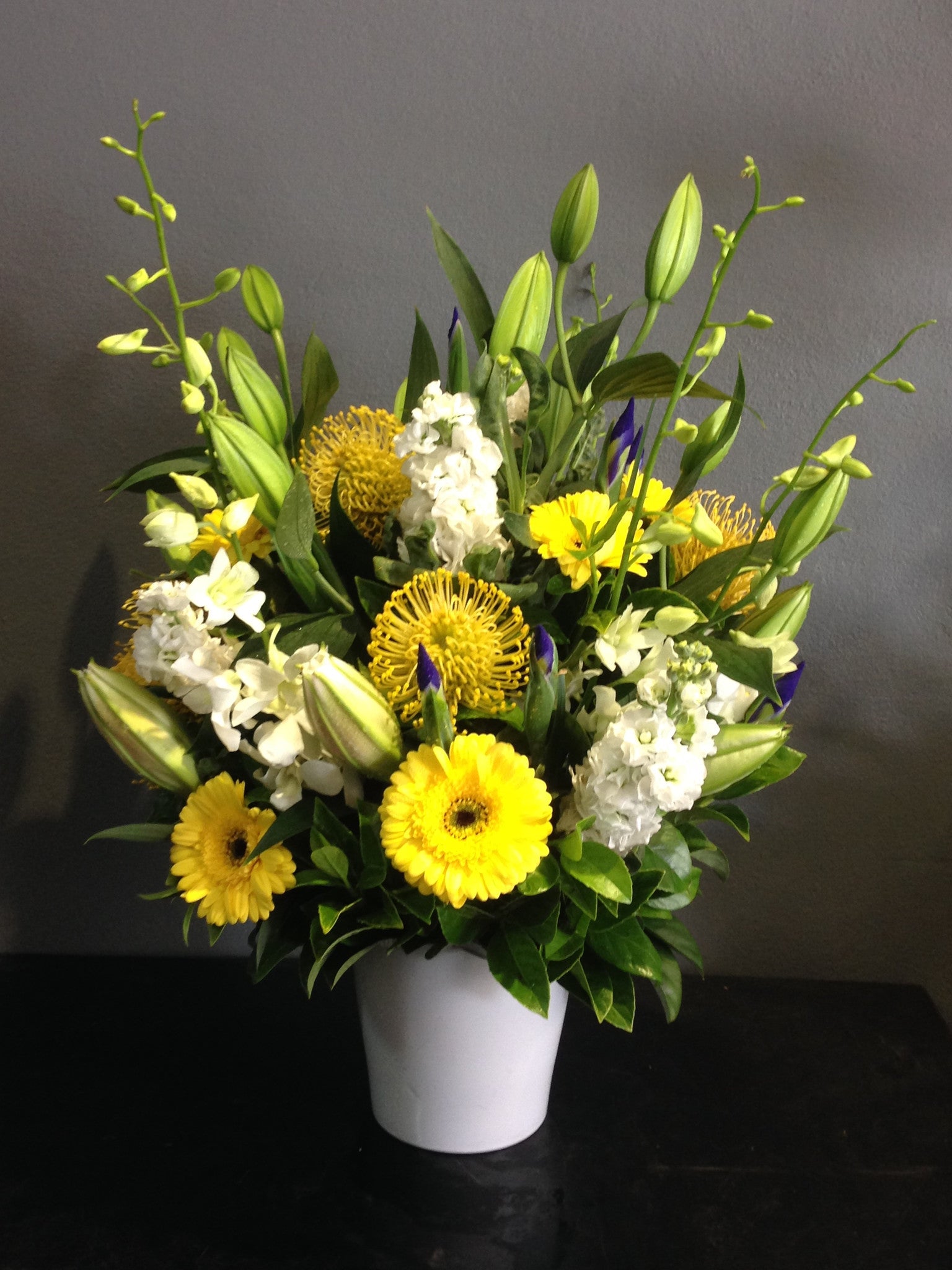 Flower Arrangement Fragrant and Bright Flower Arrangement – Spotted Orchid